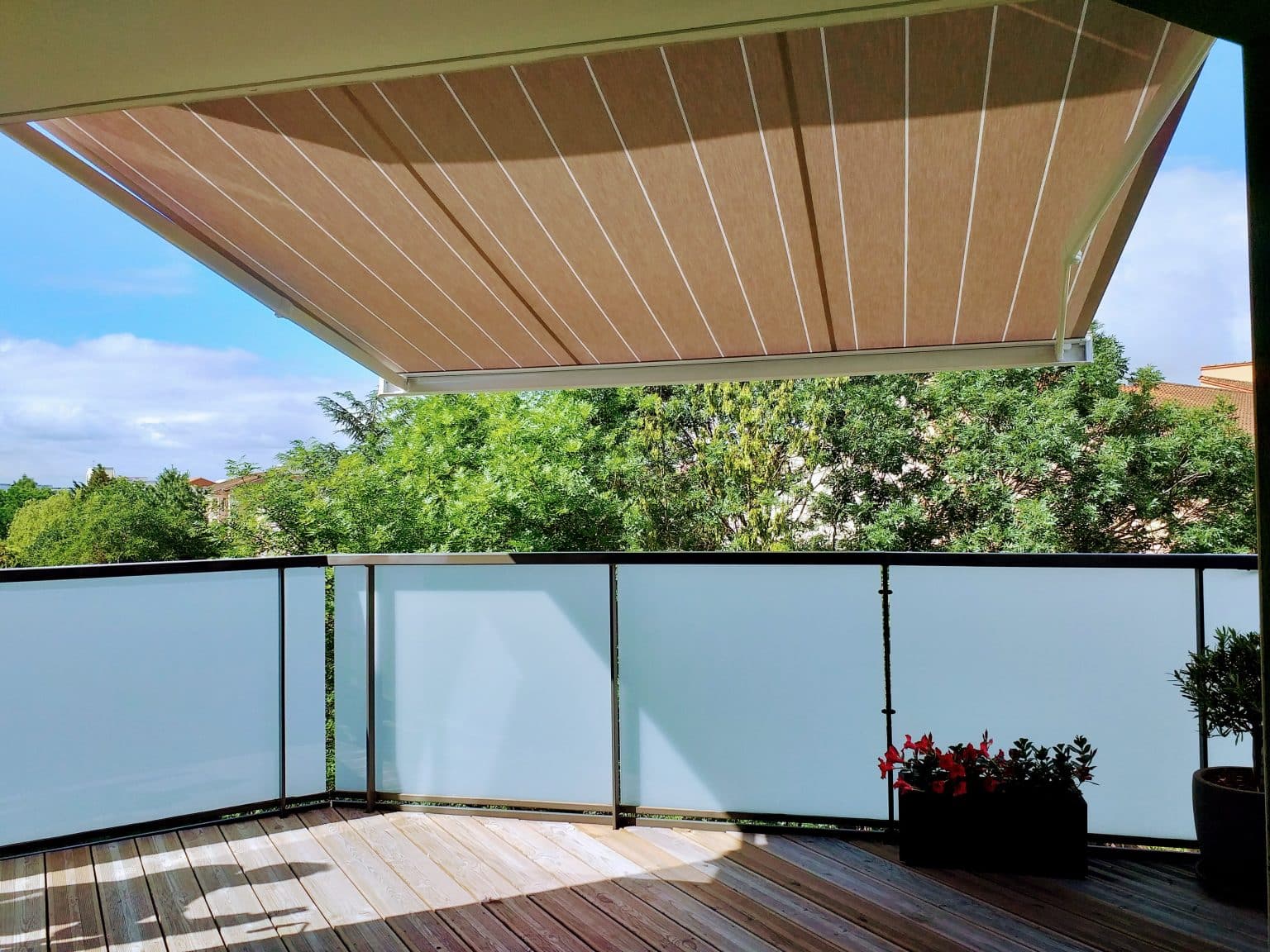 Store banne avec coffre pour balcon à Blagnac - Y Stores